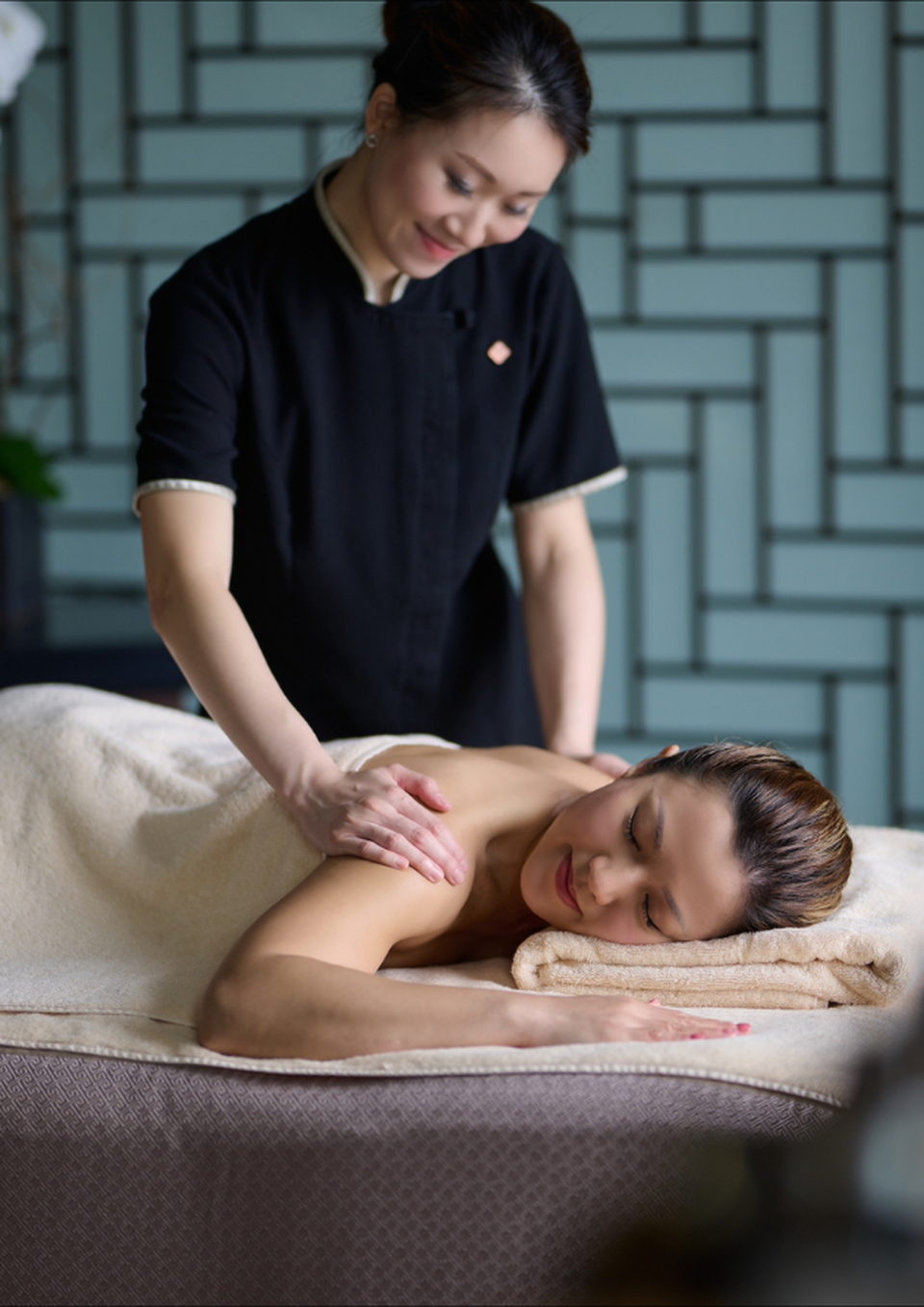 香港康得思酒店 按摩及SPA體驗 - 「川」水療中心｜低至51折｜全身按摩包米芝蓮午市套餐｜頂樓游泳池、健身中心｜旺角