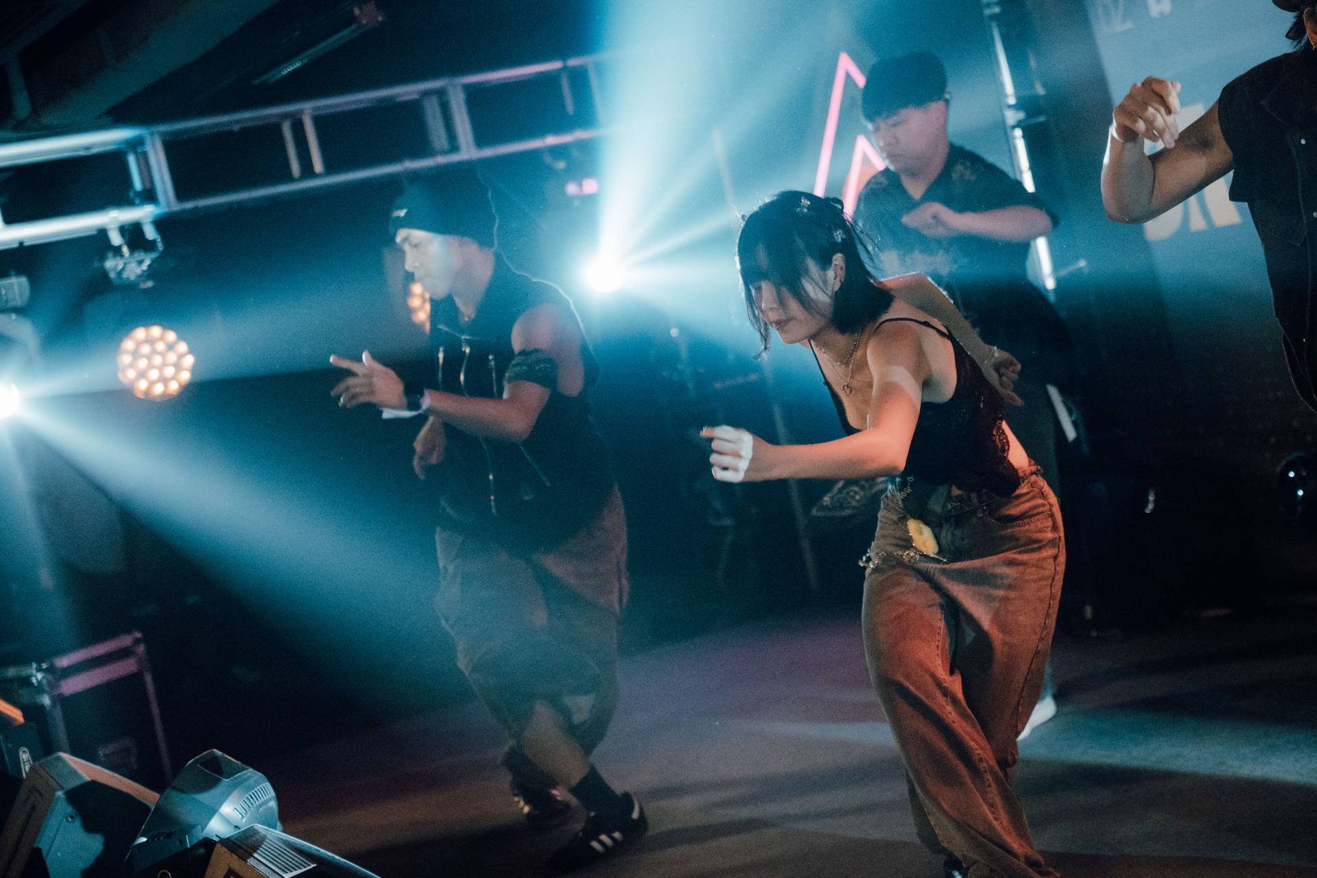D2 PLACE 狂熱K-pop音樂之夜 K-DJ NIGHT｜門票獨家75折 人均$187 DJ打碟同您3小時沉醉K-pop及跳舞 渡過 ...